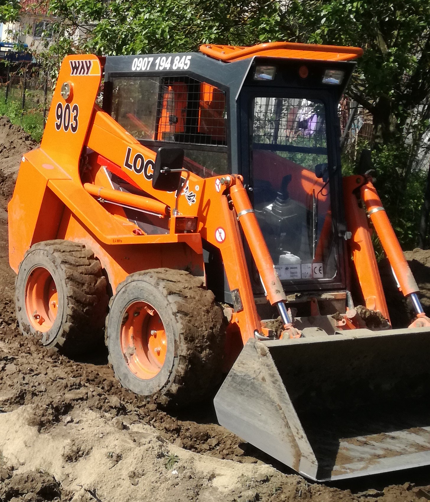 Služby :: Zemné a výkopové práce Fanystav